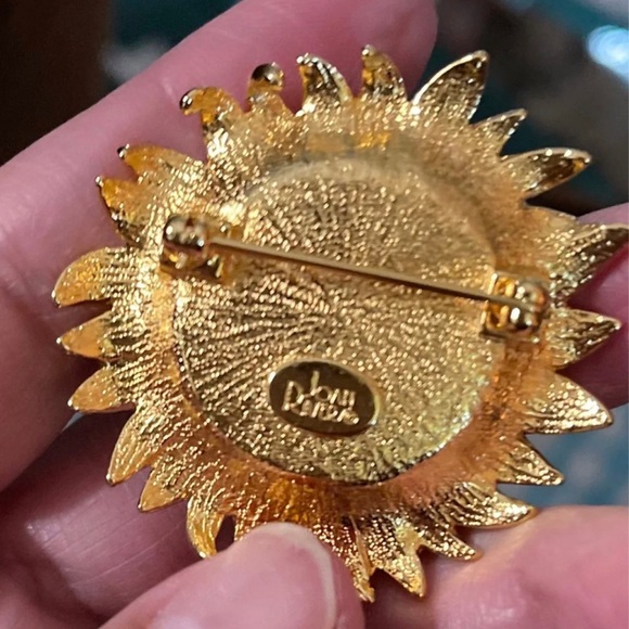 Joan Rivers | Jewelry | Vintage Signed Joan Rivers Sunflower Brooch ...
